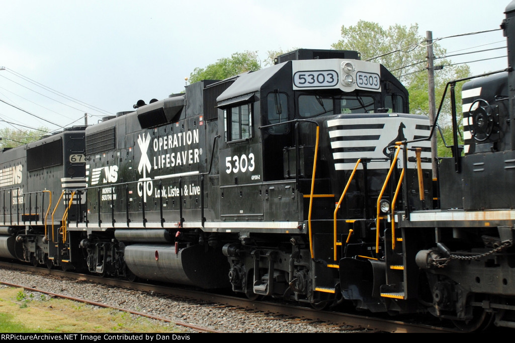 NS GP38-2 5303 in Operation Lifesaver Paint